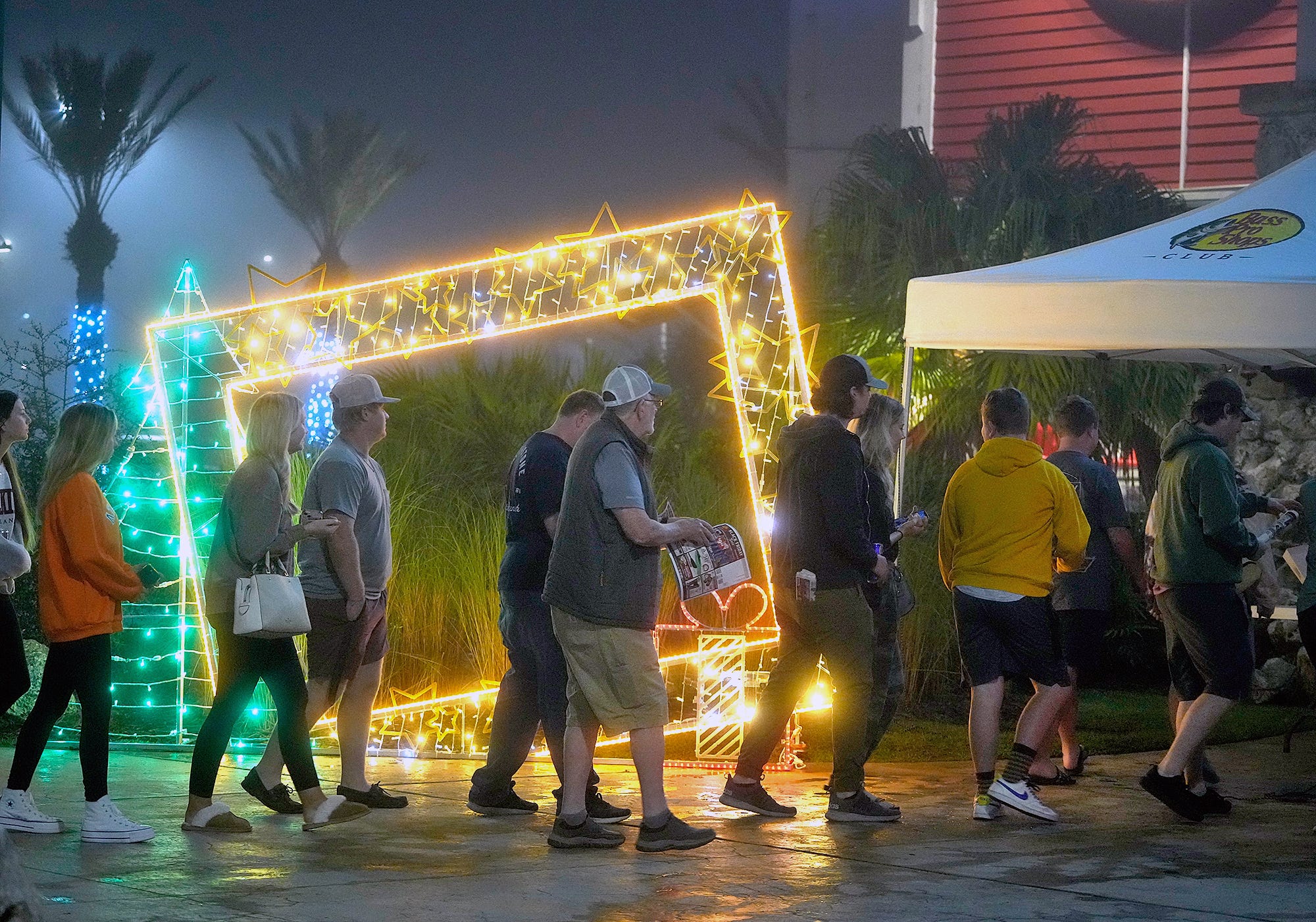 Black Friday shopping draws early-birds to Tanger, Volusia Mall, more