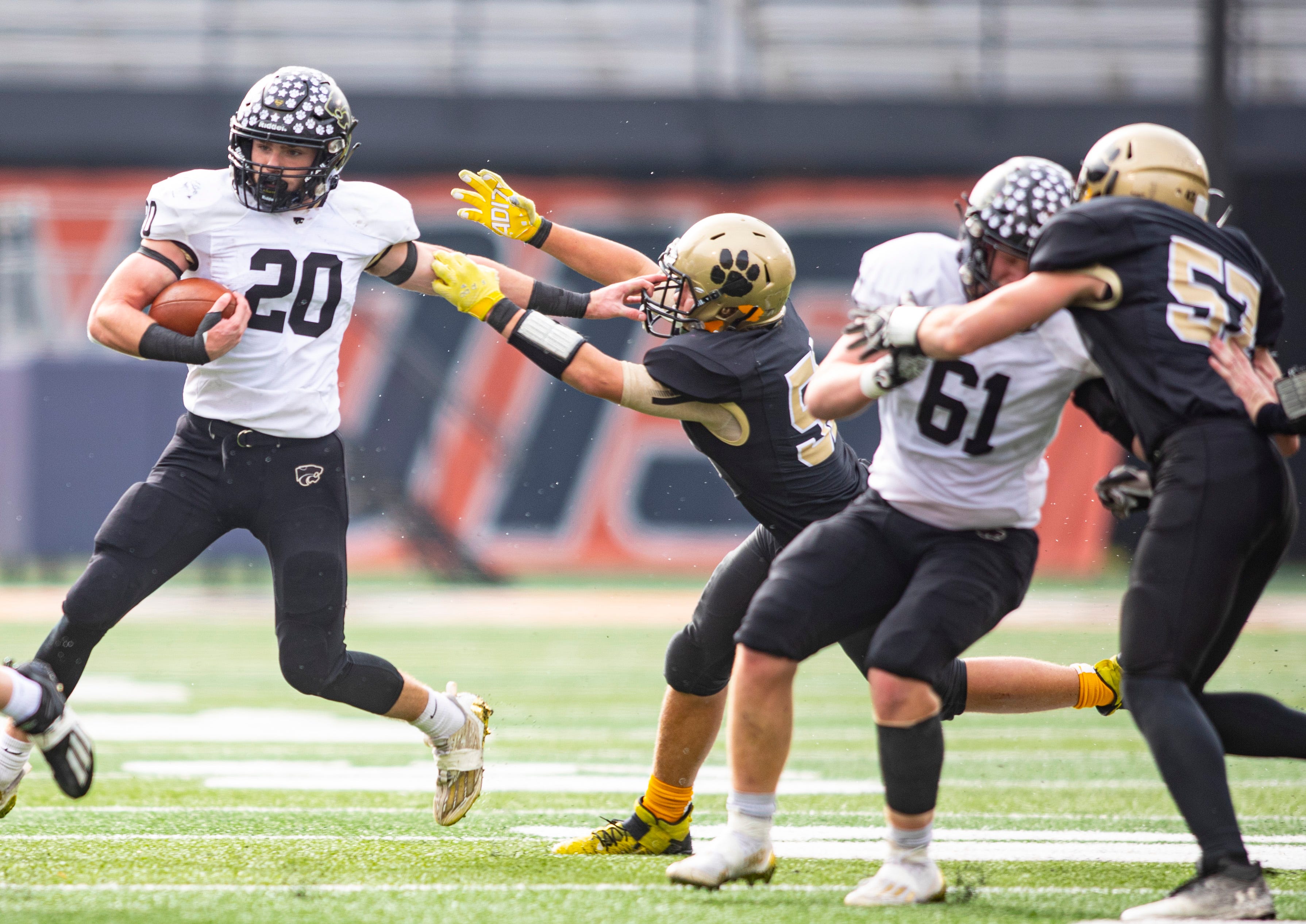 IHSA football: Le-Win rolls over Camp Point Central for state title