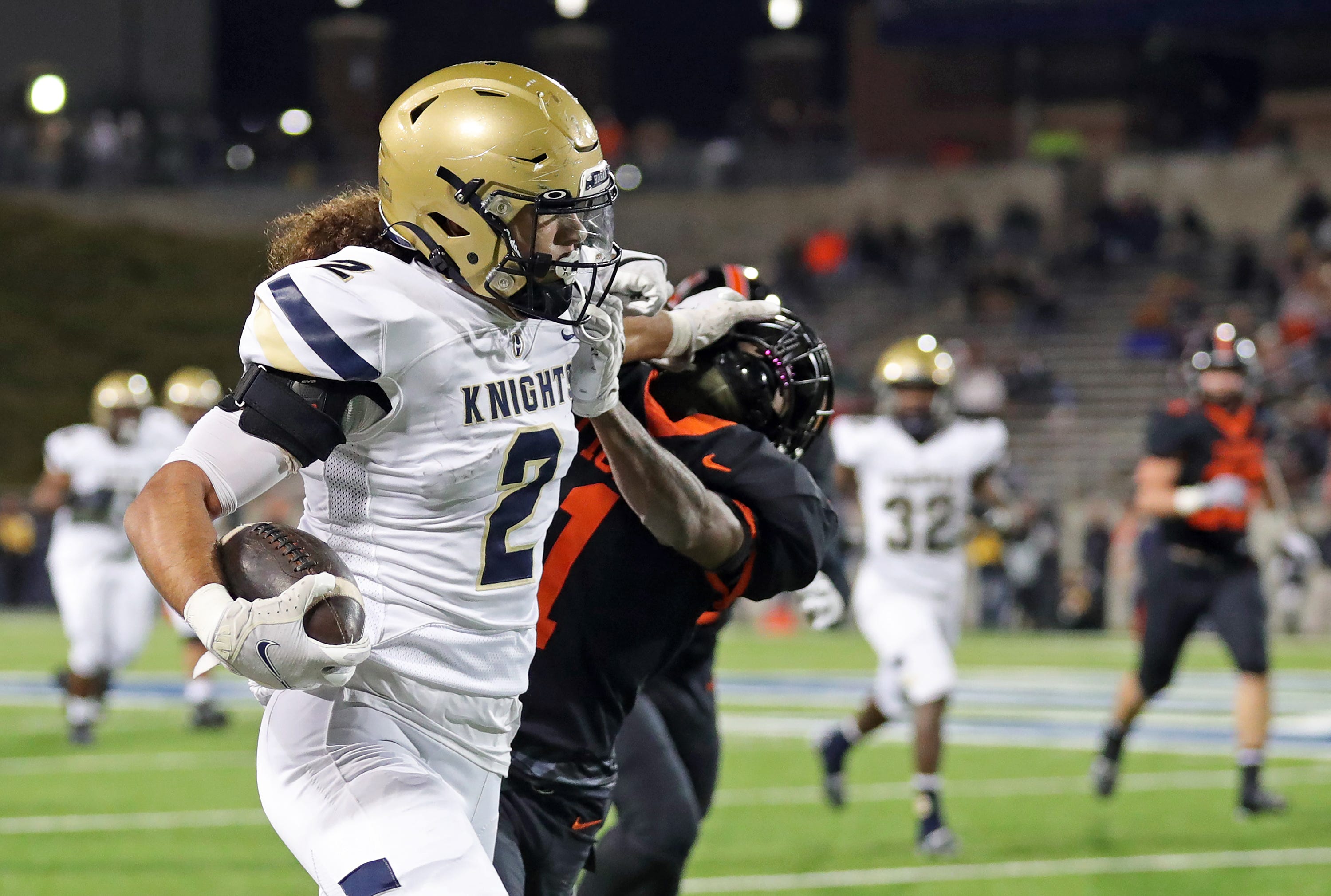 Jayvian Crable helps Hoban win OHSAA football state semifinal