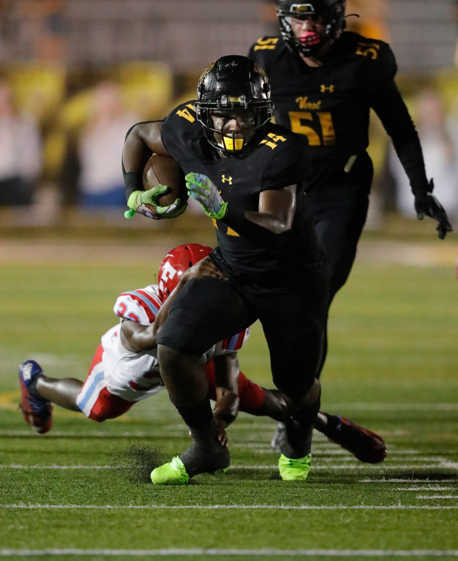 High school football: Bishop Verot defeats Frostprrof in regional final
