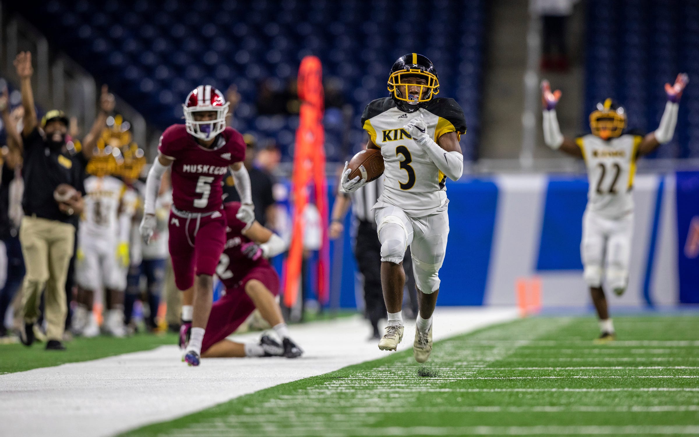 MHSAA football finals: Jackson Lumen Christi rallies to win Division 7