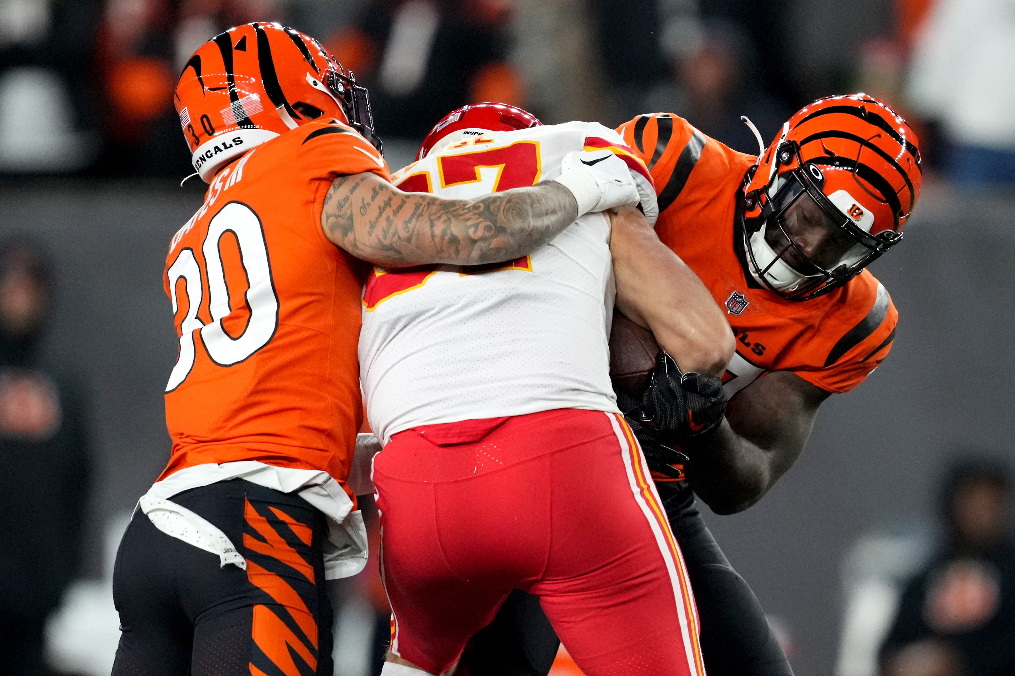 Travis Kelce blames himself for fumble without naming Germaine Pratt