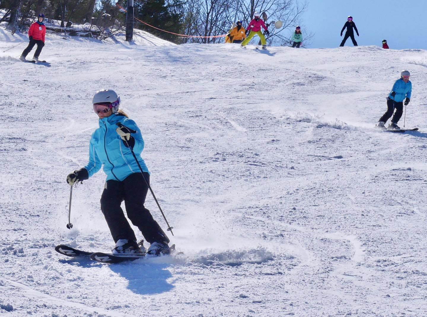 Downhill skiing and snowboarding activities in Pennsylvania