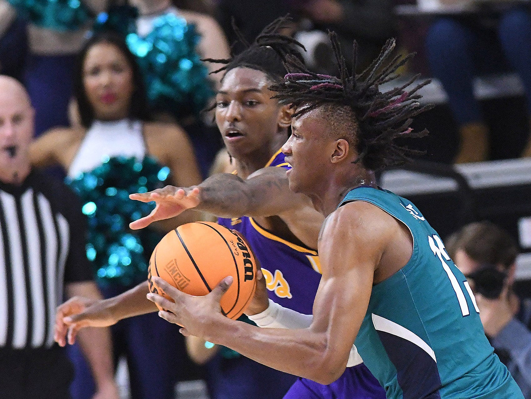 UNCW basketball 12-game win streak ties program record
