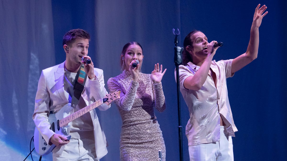 Girl Named Tom opens for Pentatonix at Gainbridge Fieldhouse