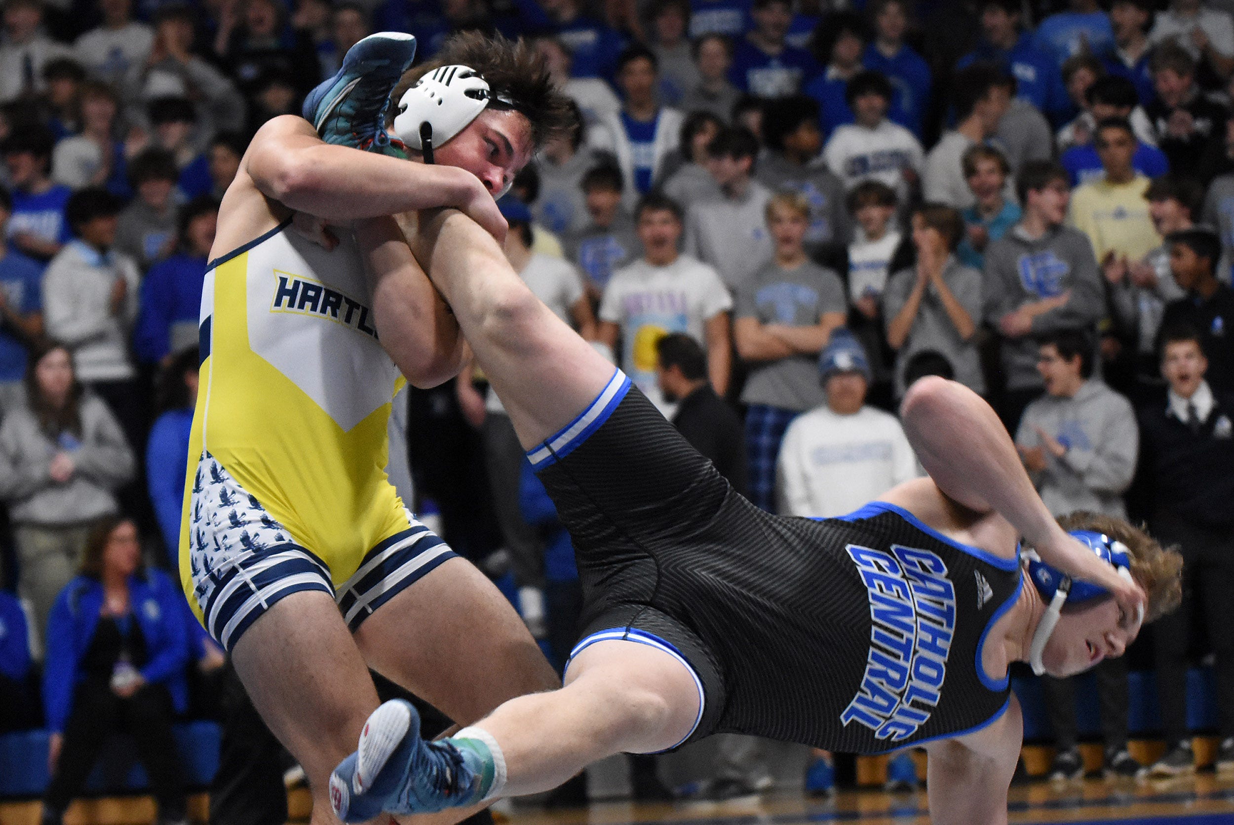 Detroit Catholic Central rolls past Hartland in early wrestling clash