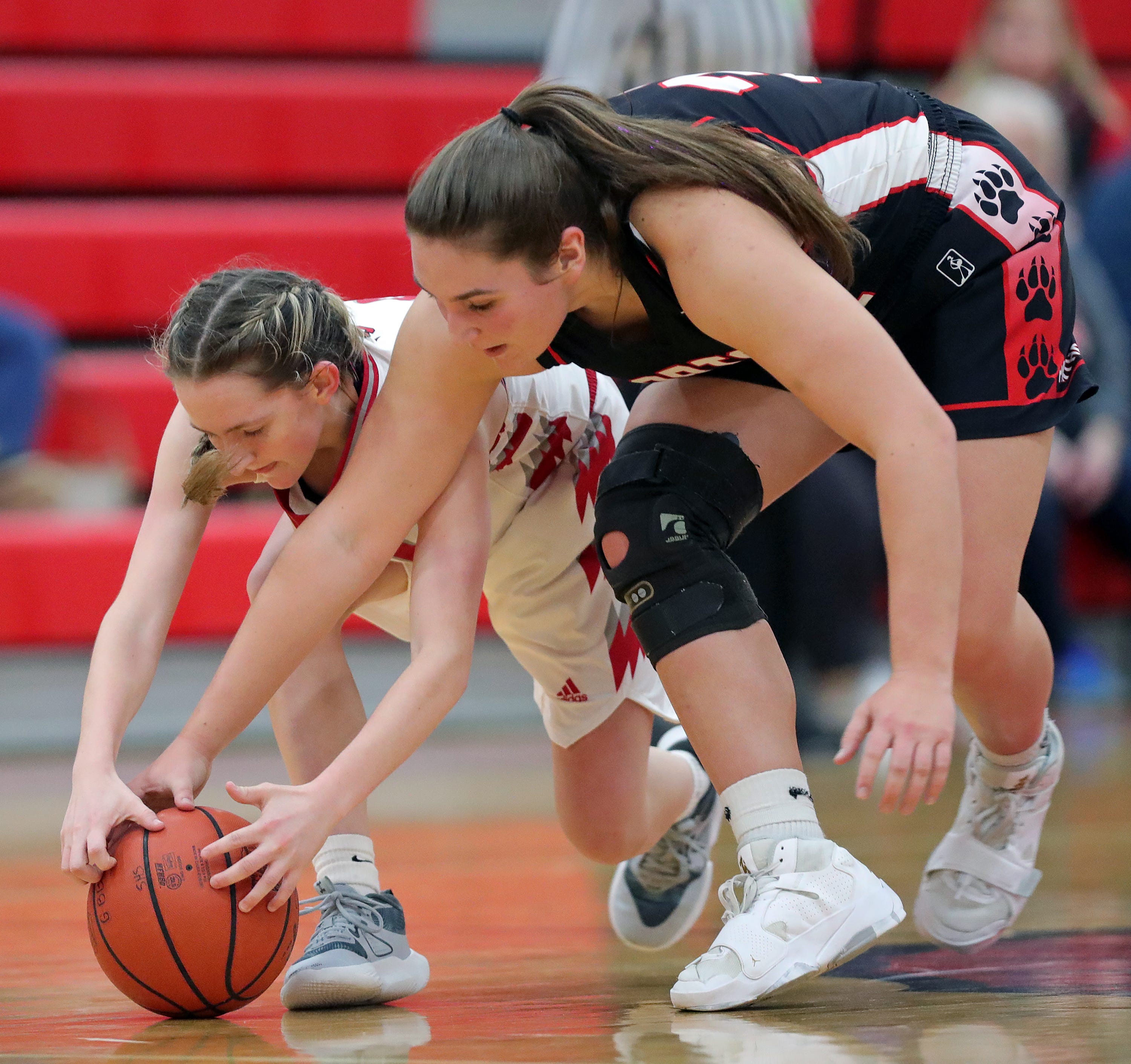 Bailey Acord, Addie Kropp, Morgan Hallett lead Norton girls basketball