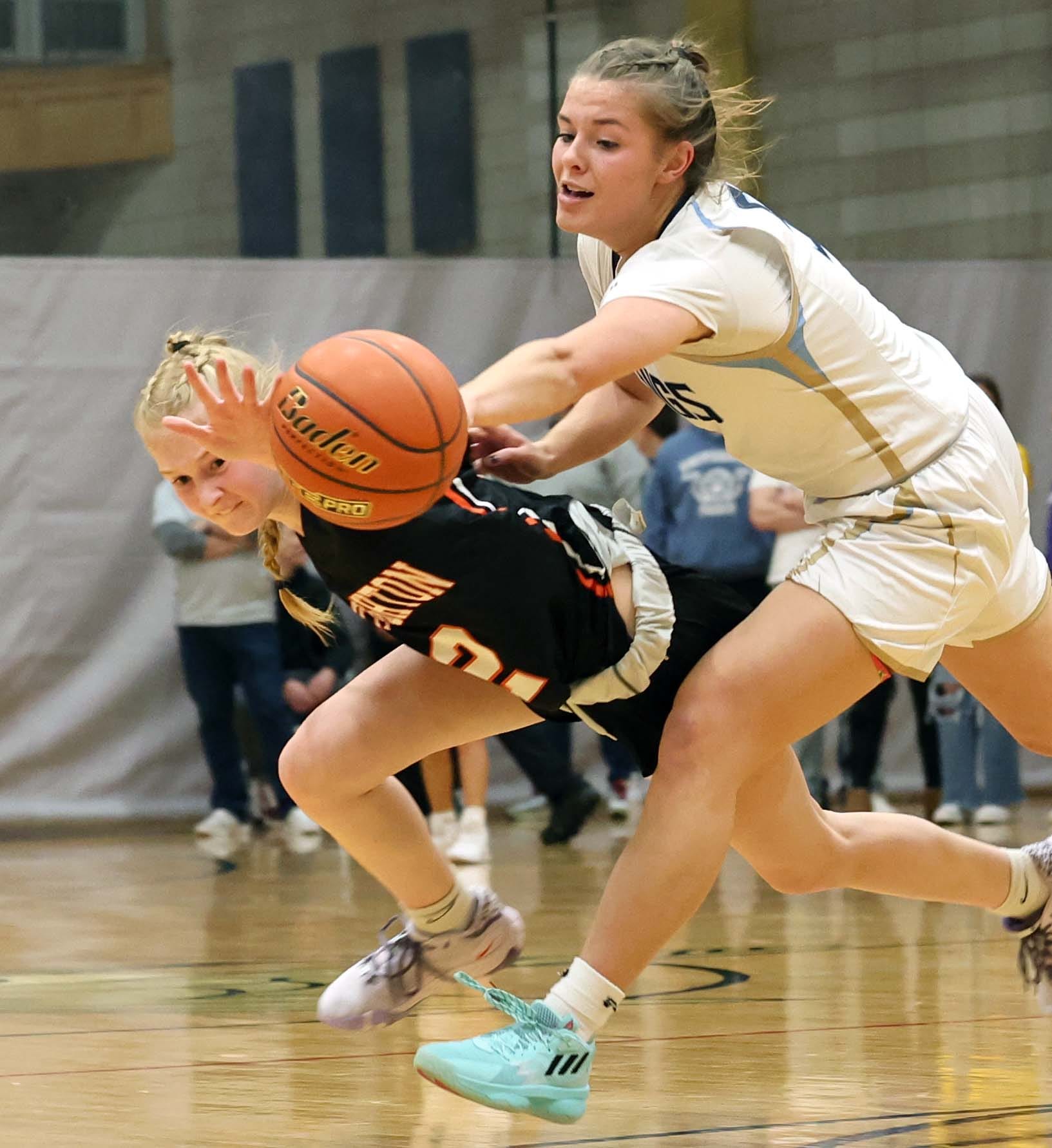 EB girls basketball team to lean on starpower of Bradbury-Katilus duo