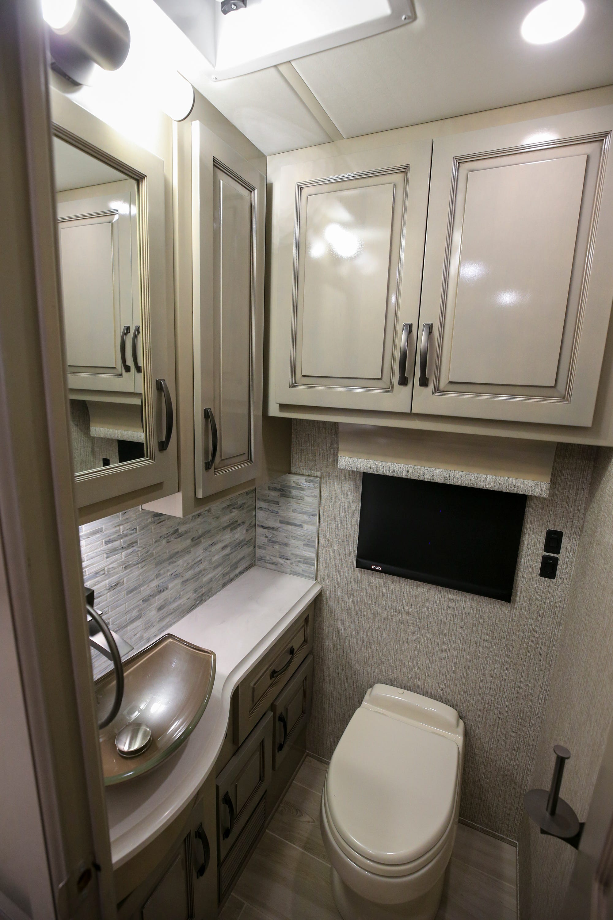 Louisville Boat & RV show: See inside the 2023 Newmar Dutch Star RV