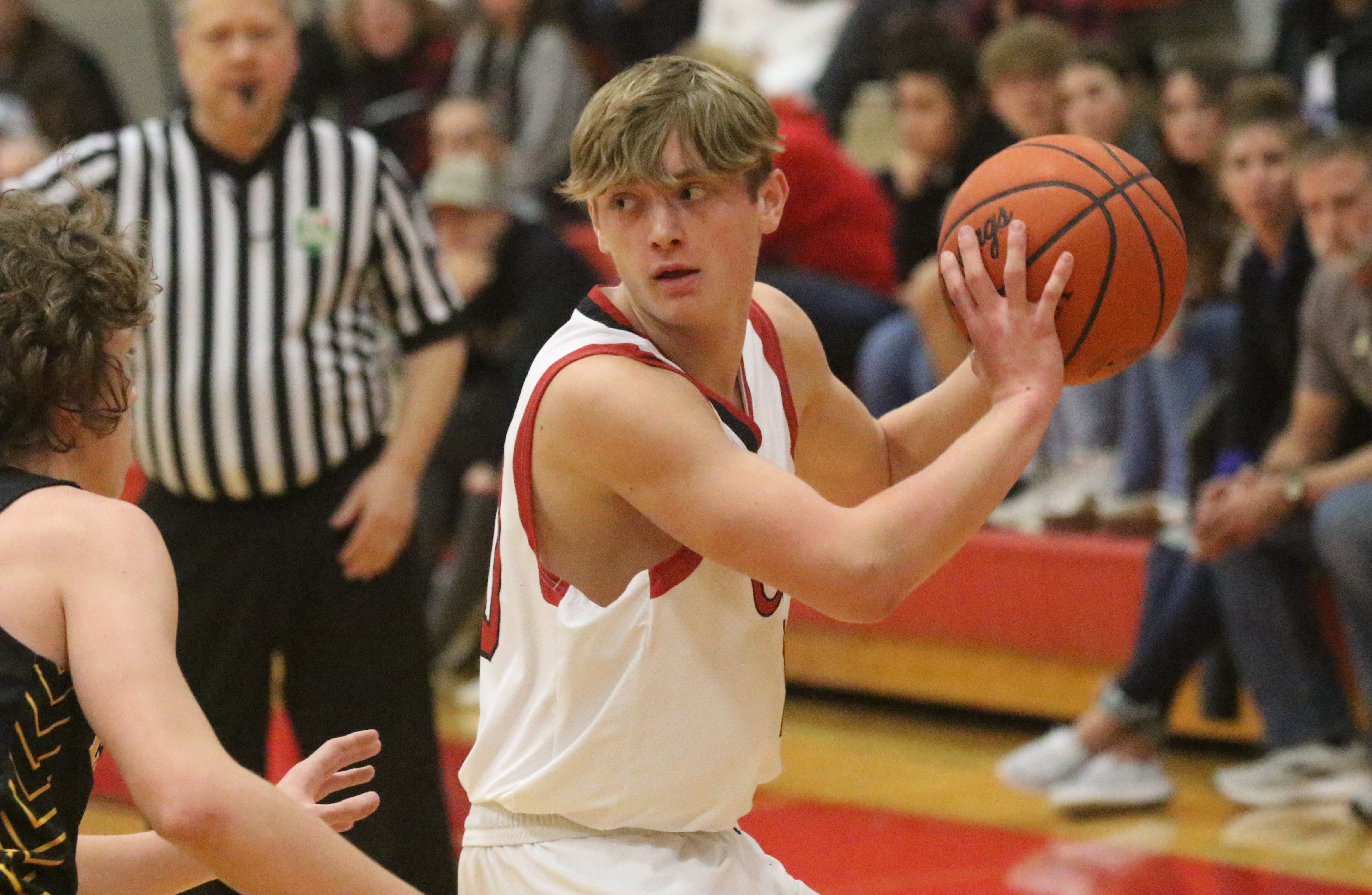 Justice Thompson leading Crestview to boys basketball special start
