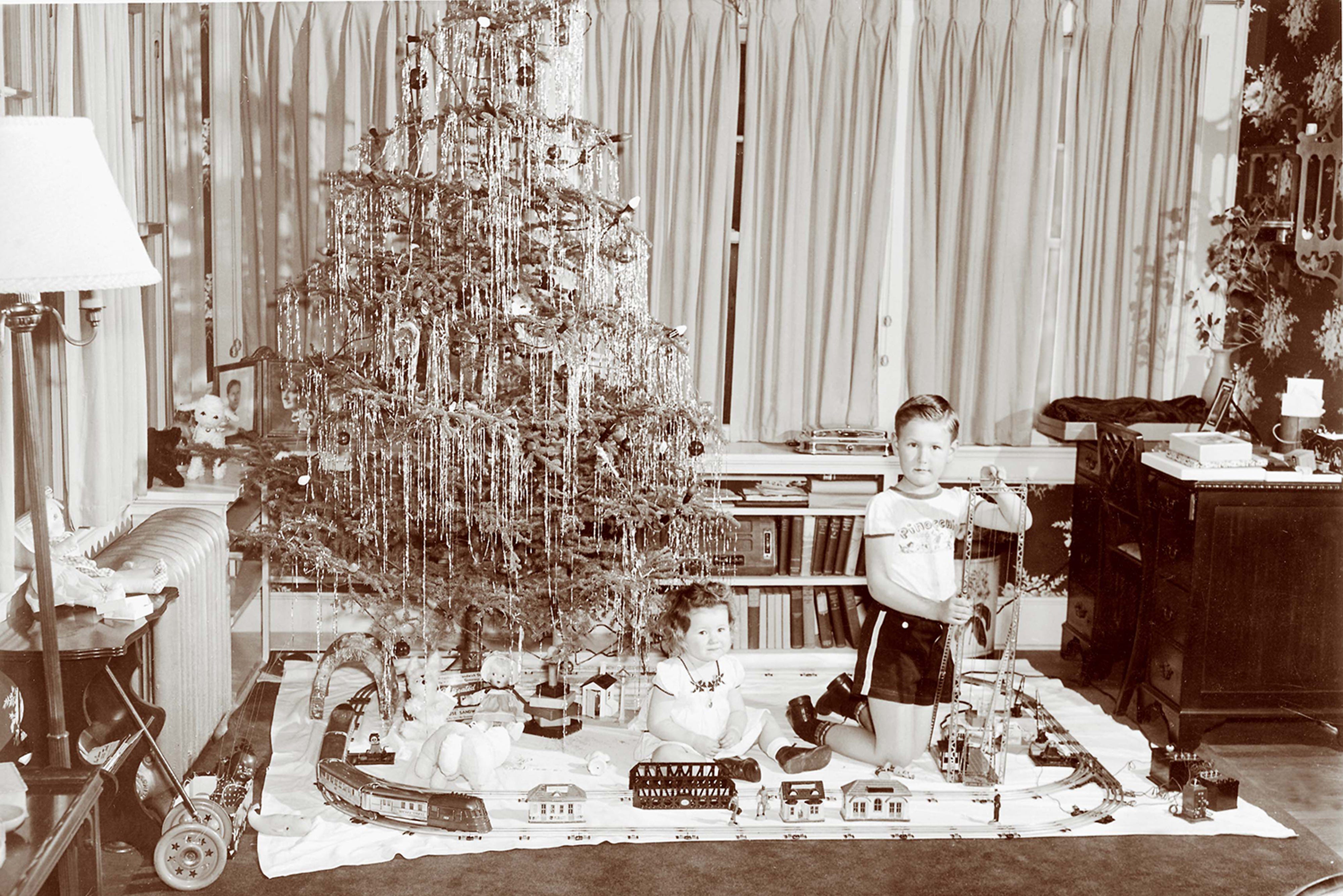 Model train and Christmas: The holiday tale of 100-year-old tradition