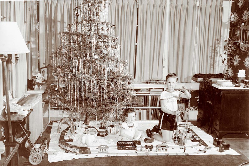 Model train and Christmas: The holiday tale of 100-year-old tradition