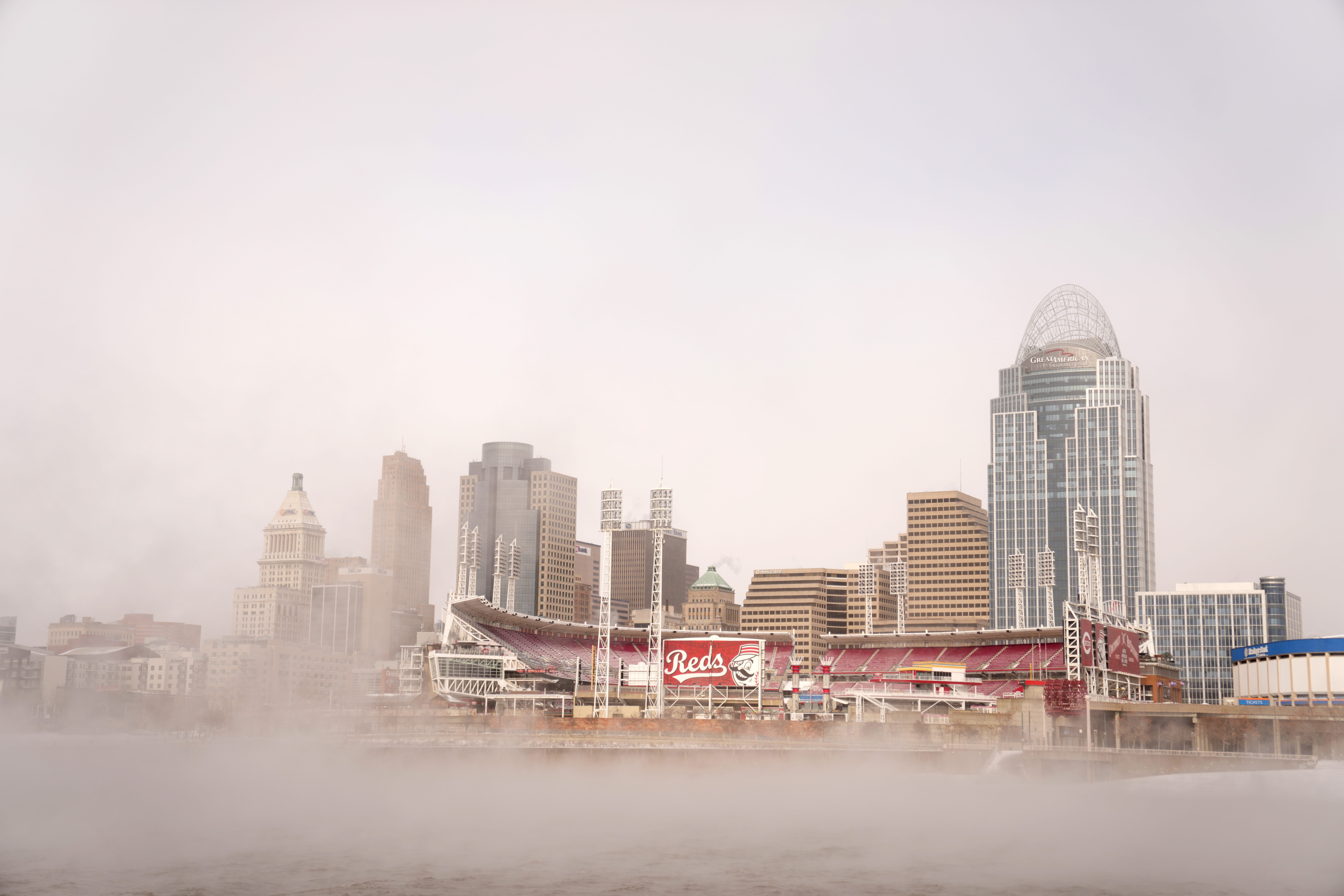 Winter storm hits Cincinnati: Record temperature drop and strong winds