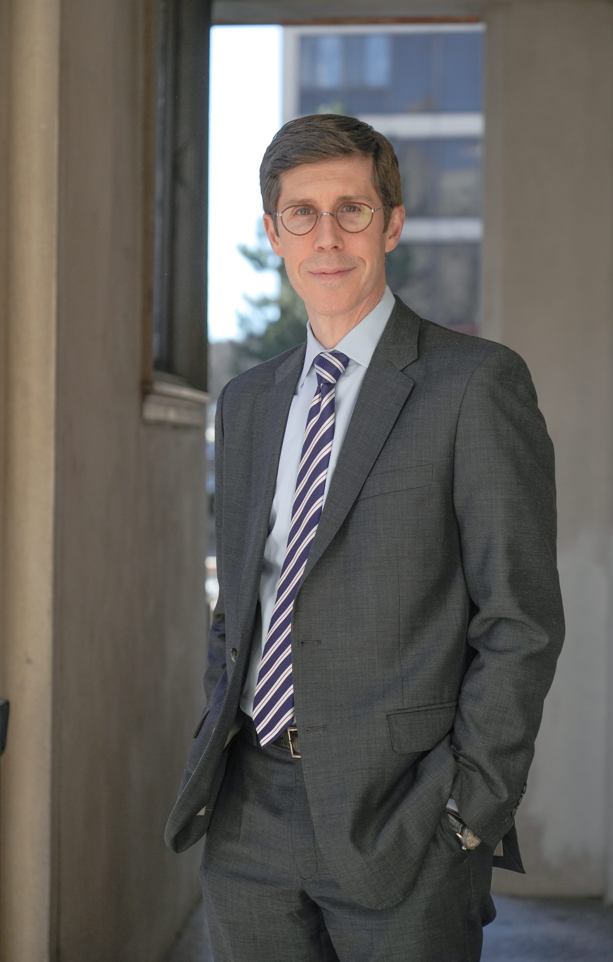 Brett Smiley sworn in as Providence's new mayor with speech on schools ...