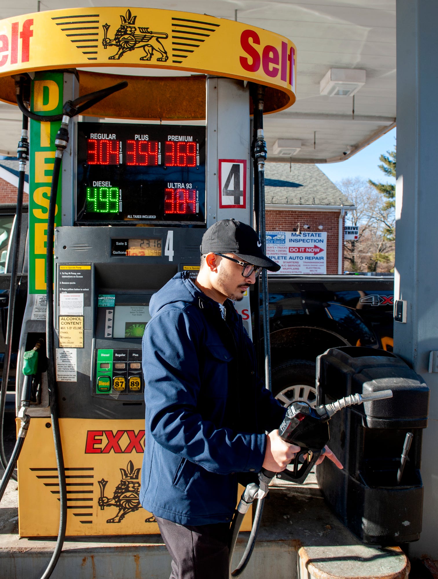 Average price for gasoline in ma is $3.37 per gallon