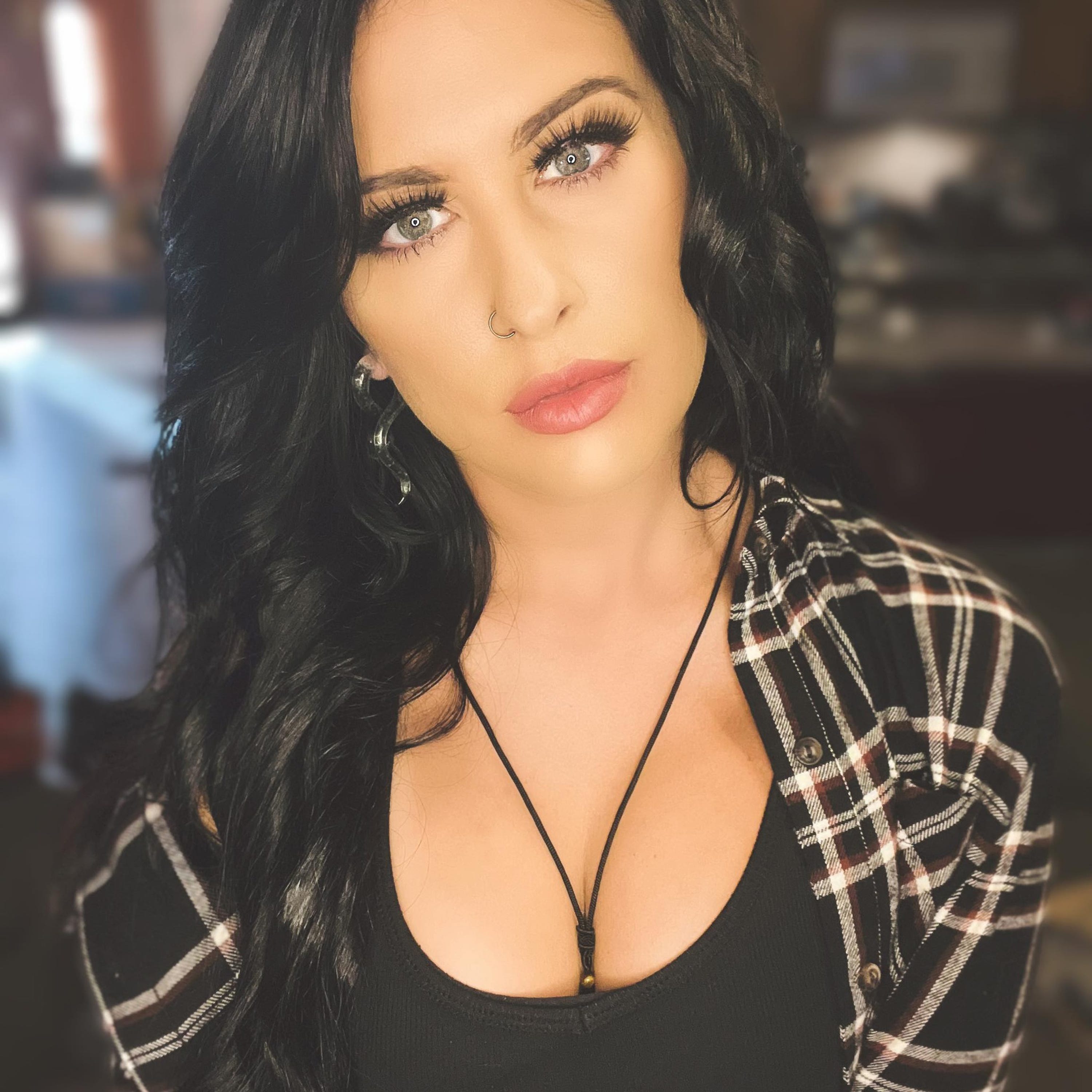 Jessica Meuse takes on voice of Stevie Nicks for Black Jacket Symphony