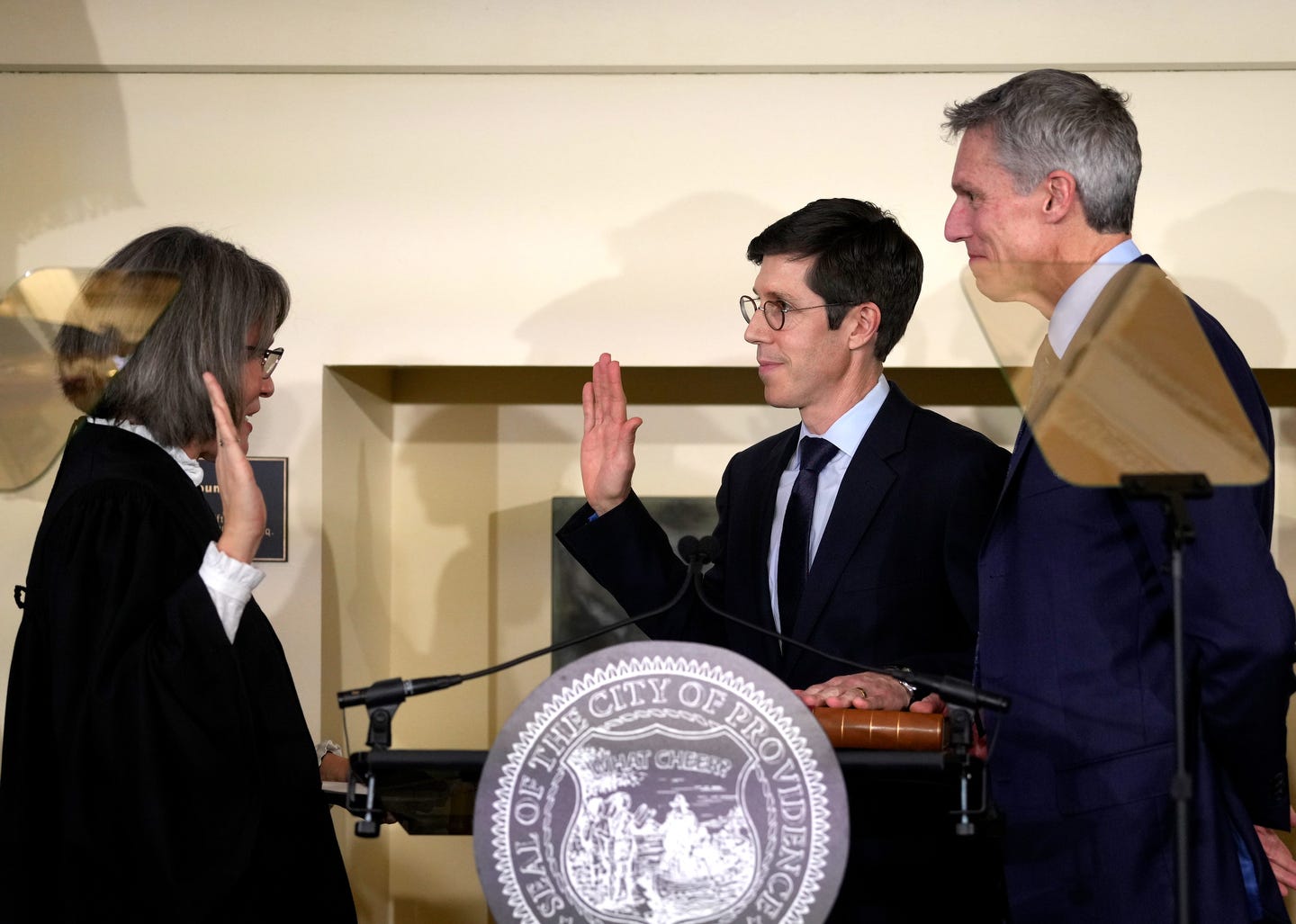 Brett Smiley sworn in as Providence's new mayor with speech on schools ...
