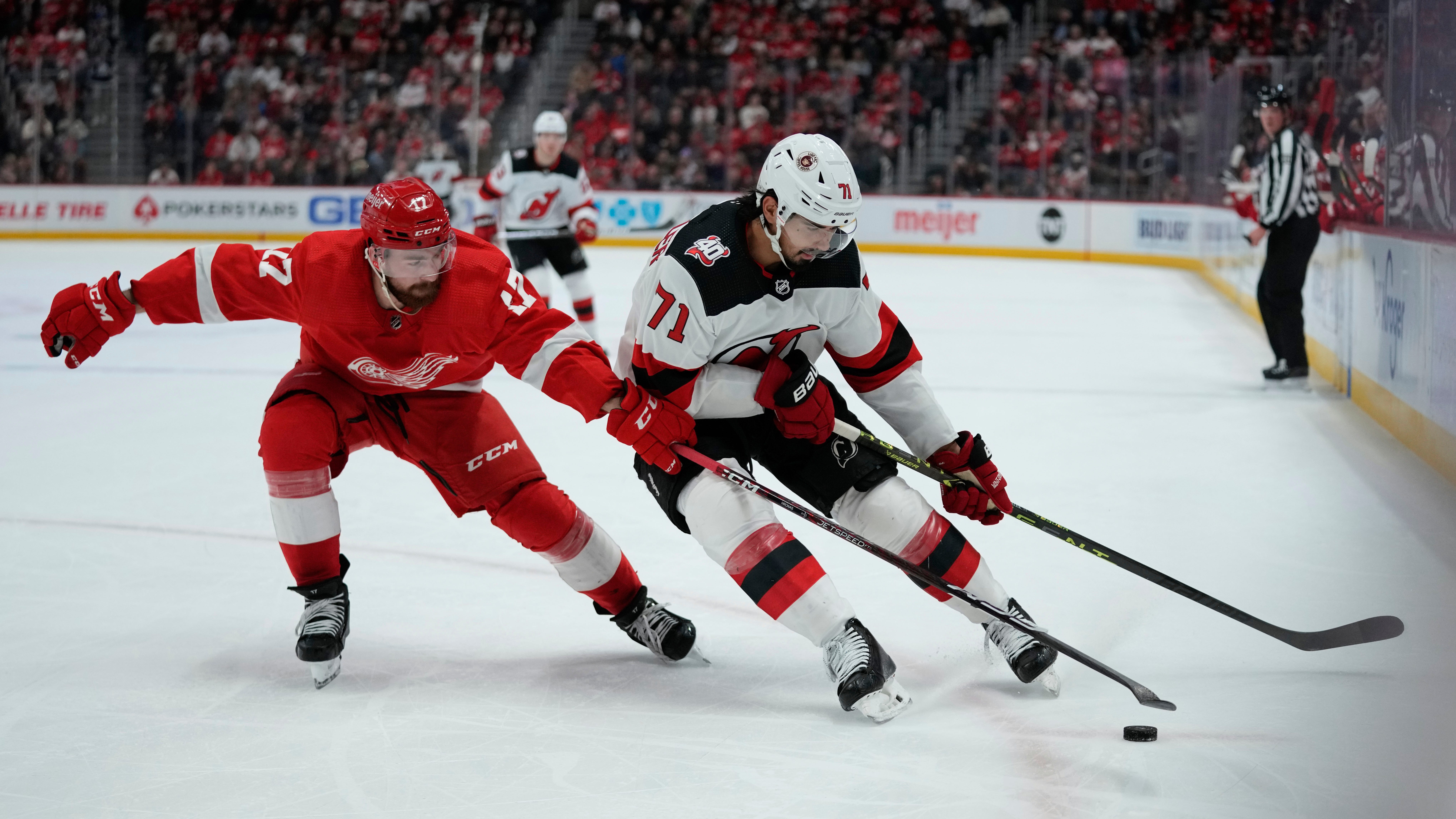 Devils skate past punchless Red Wings 5-1