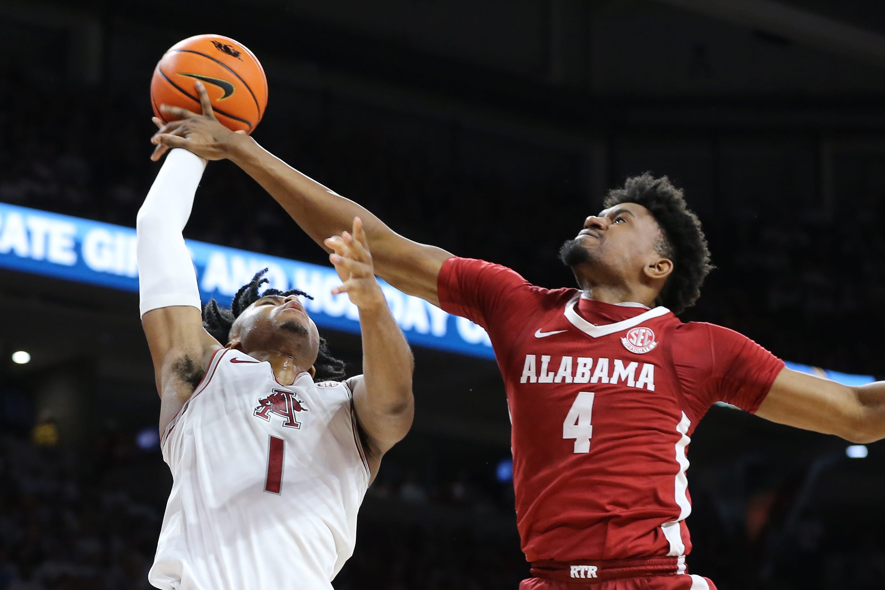 Alabama basketball celebration locker room win arkansas razorbacks