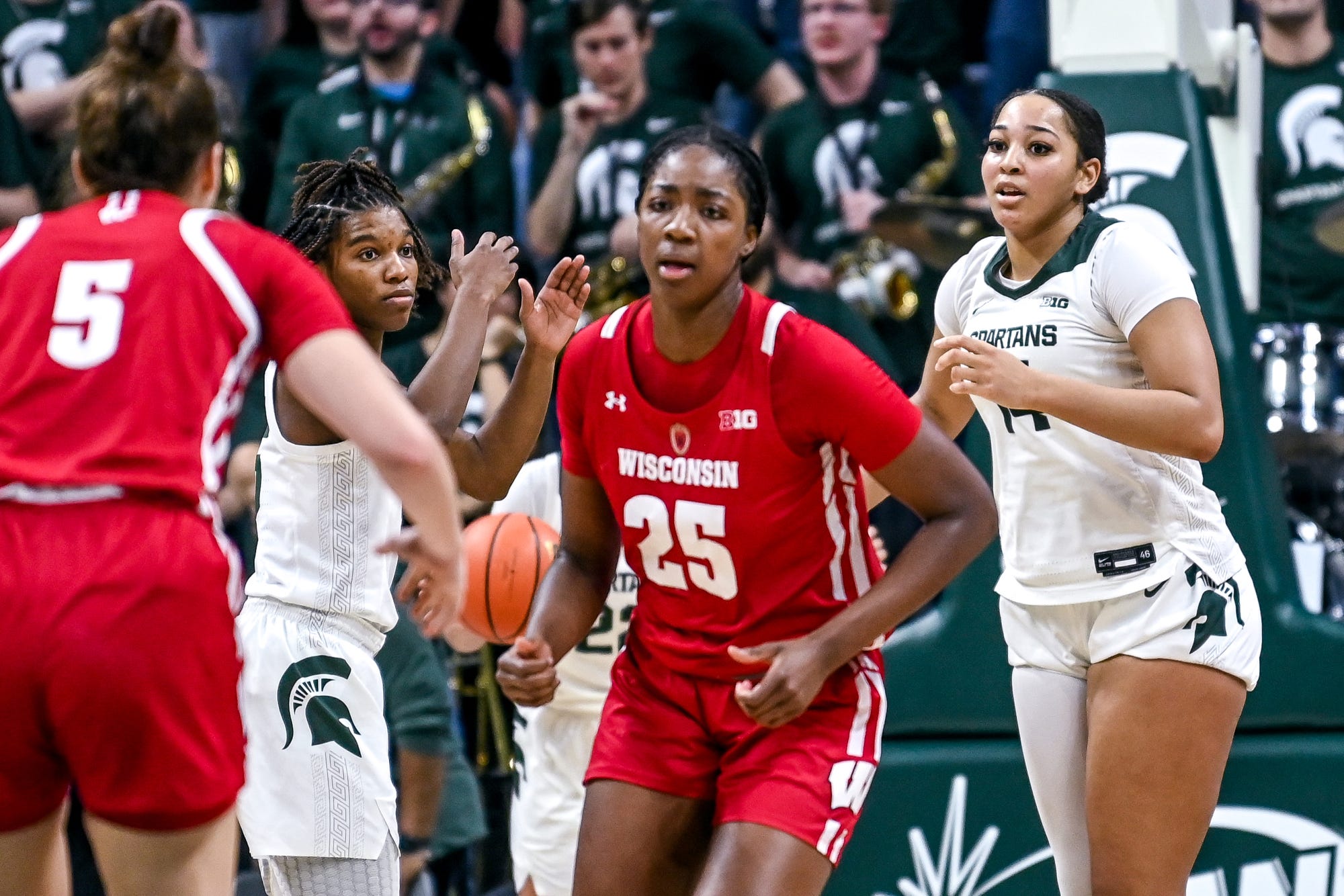 Serah Williams comes up big for Wisconsin in OT win at Michigan State