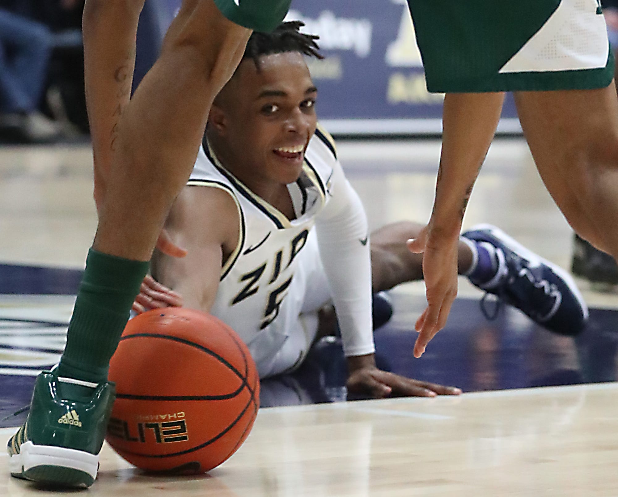 Akron men's basketball turn to youth, bench to bolster depth