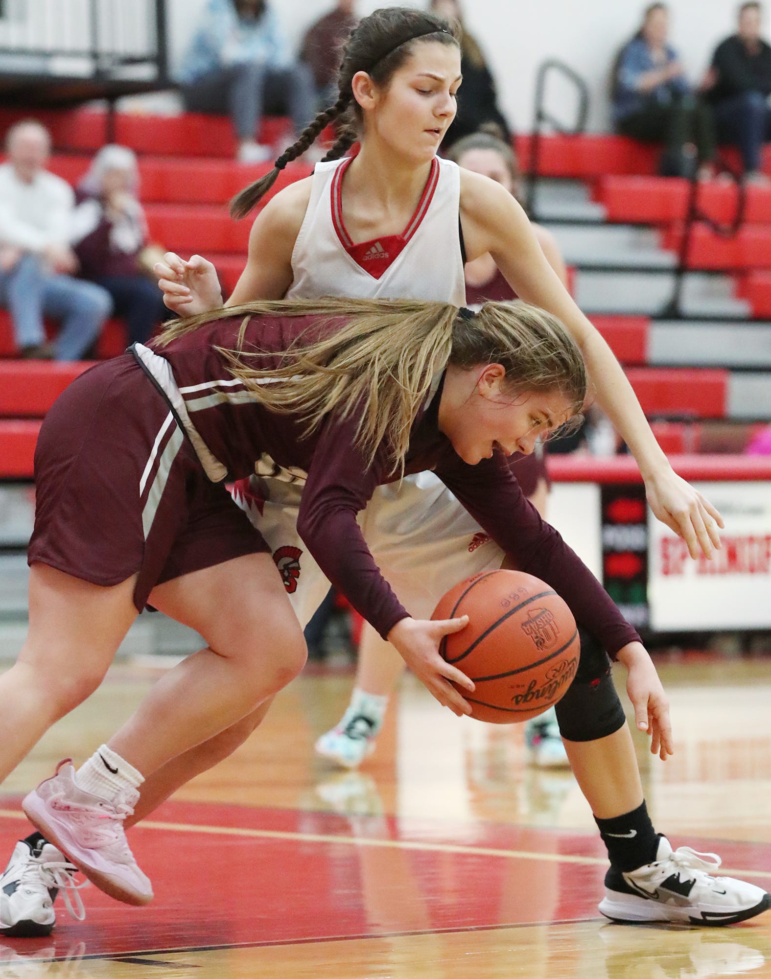 Leah Mencer takes the lead for Woodridge girls basketball