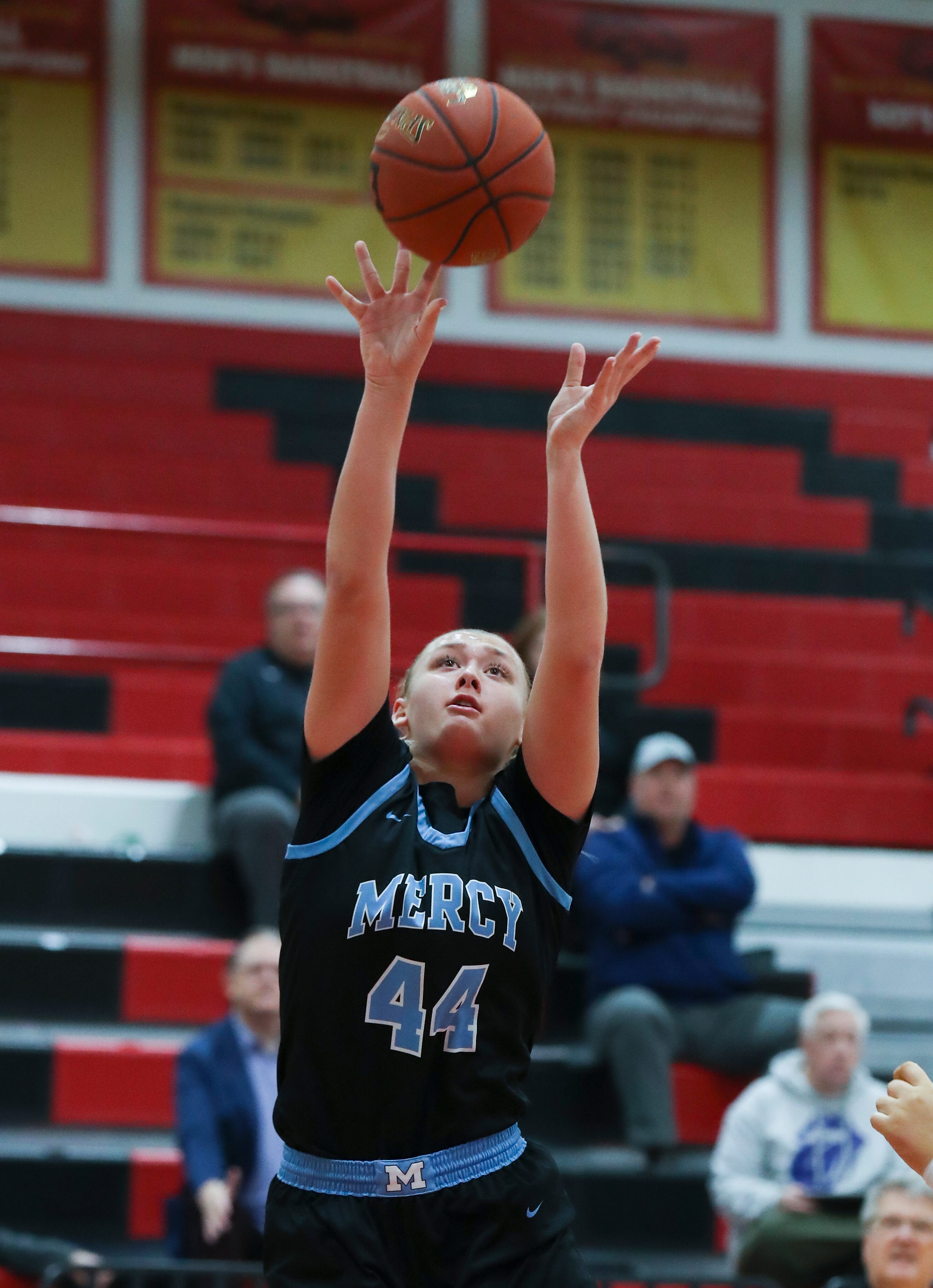 Missouri girls basketball team with 81-game win streak comes to Mercy