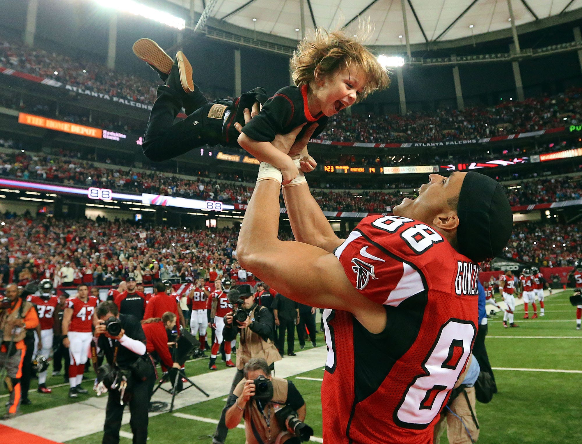 Tony Gonzalez traces ancestry to Wilmington on PBS' Finding Your Roots