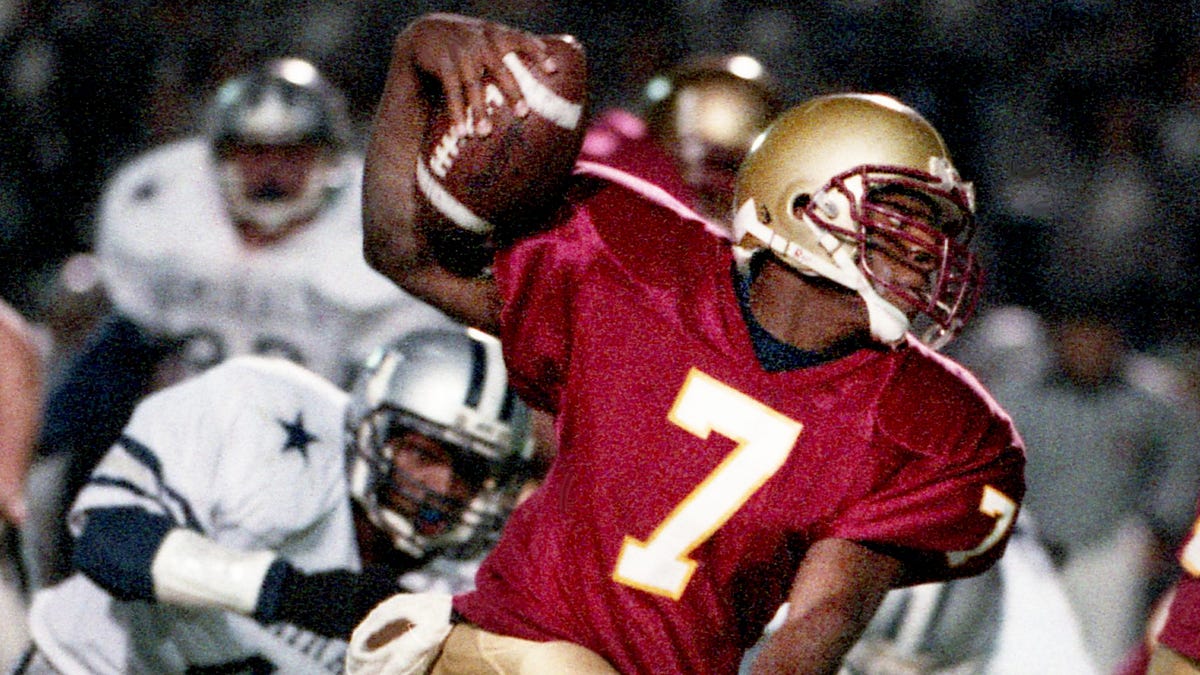 Eric Locke, a former Alabama, Tennessee football player cutting edge at early age