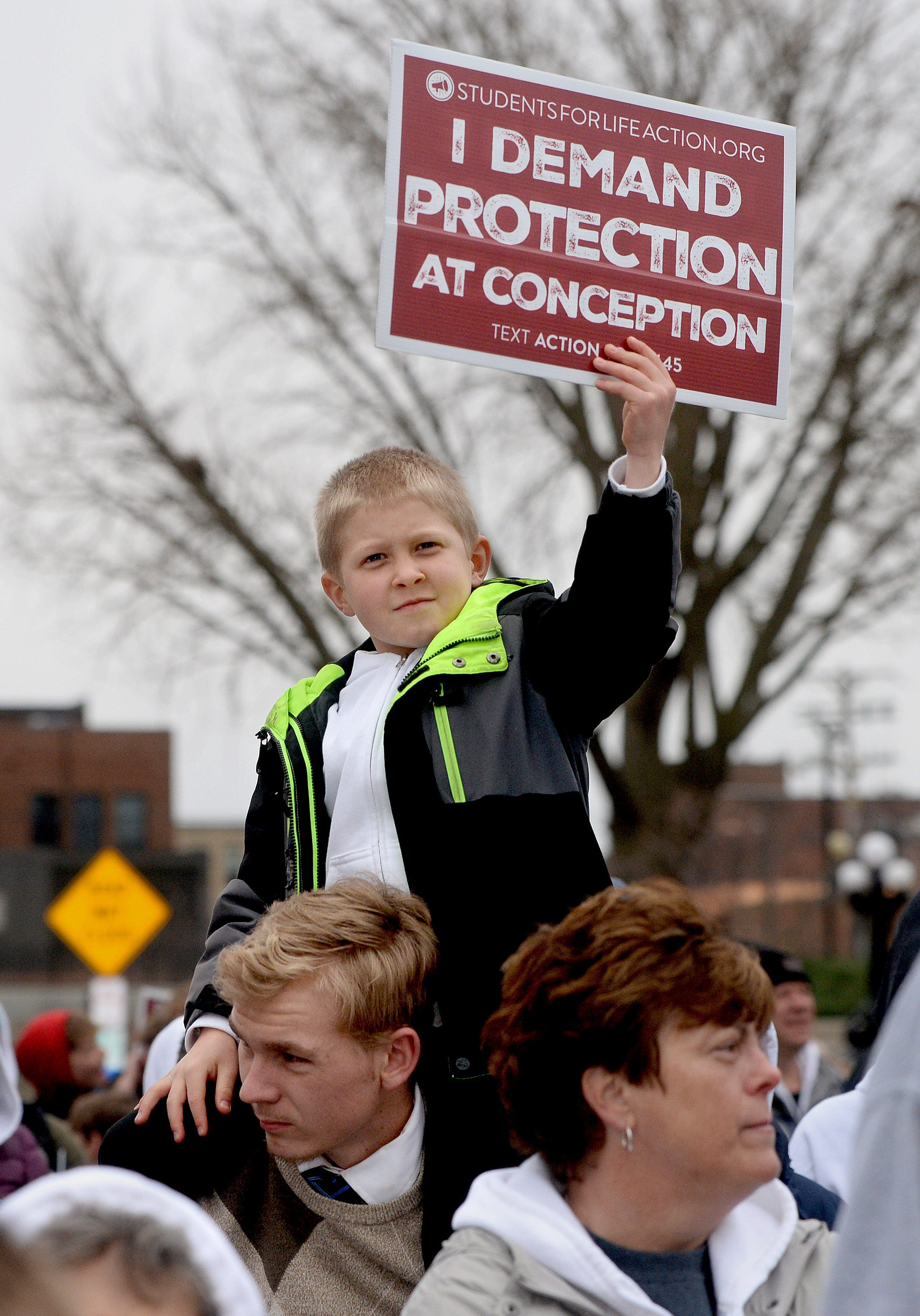 Groups on both sids of abortion debate hold Springfield rallies