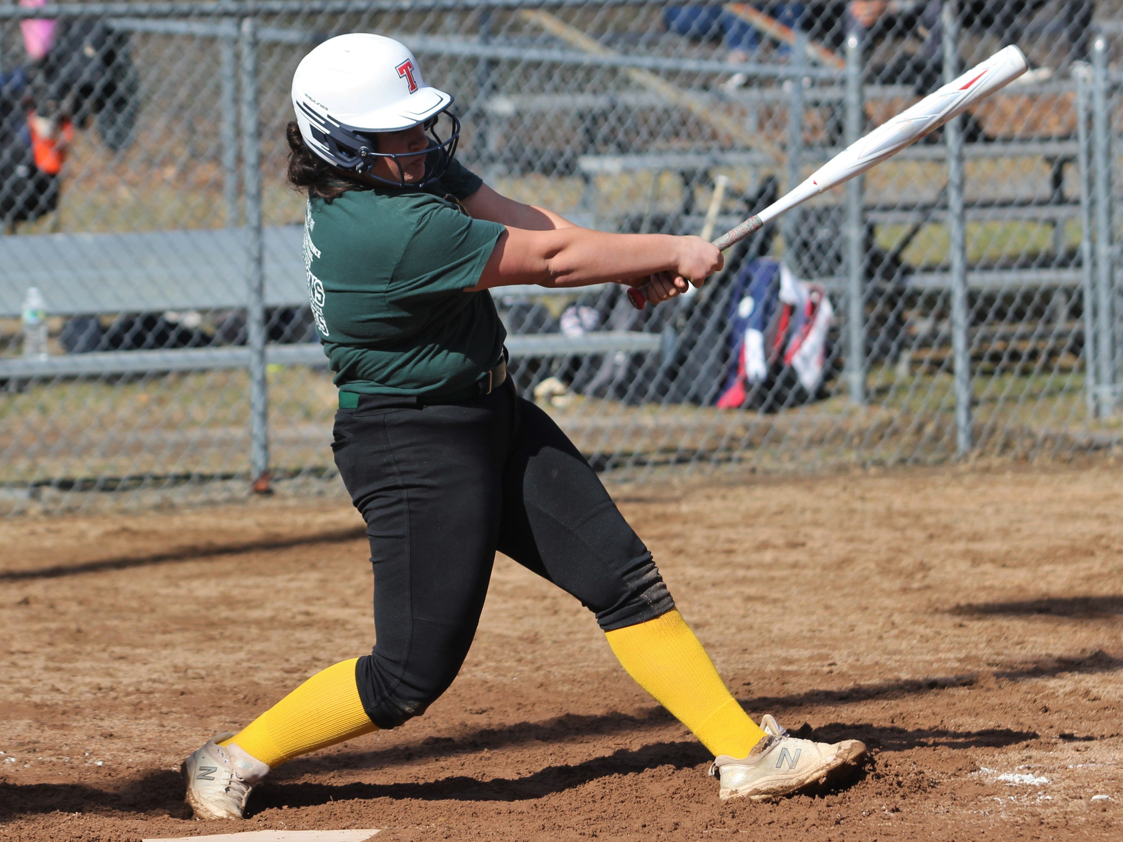 Monday scores: D-R softball scores big against Old Rochester