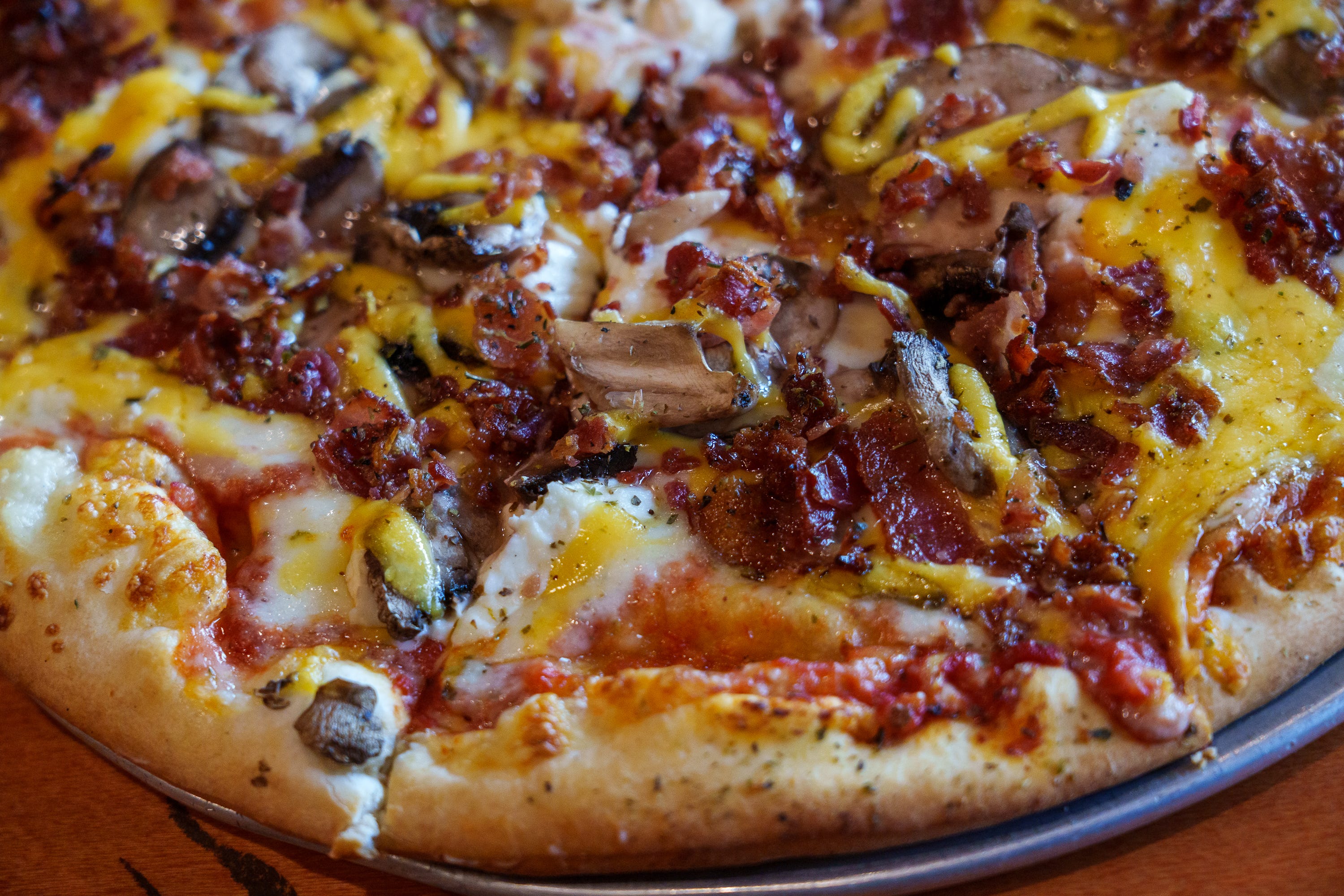 Sculptor Michael Naranjo visits the Indiana School for the Blind