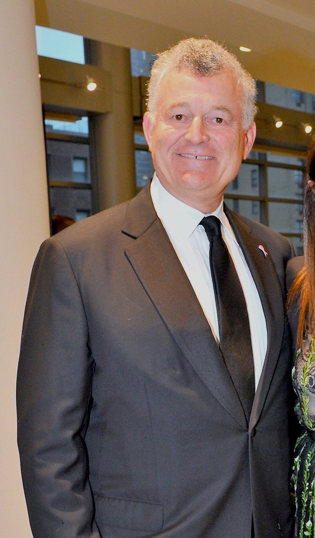 Two generations of the Lauder family give $200 million to Alzheimer's ...