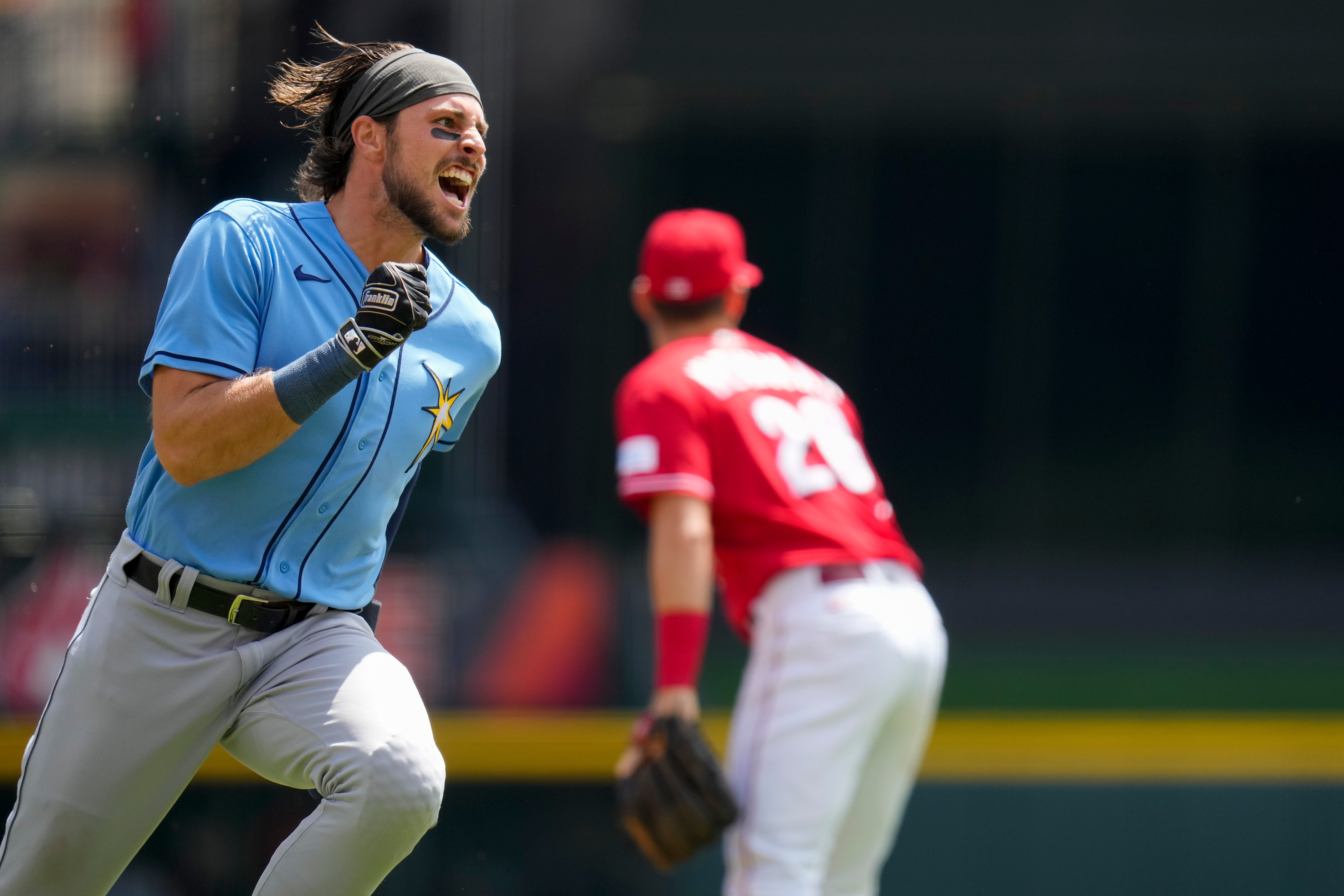 Luke Weaver's slow start leads to Reds loss in his team debut