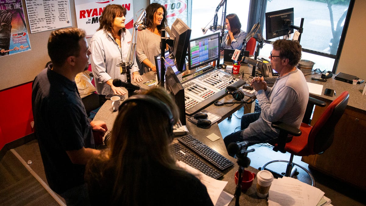 FM 100 signs off in Memphis